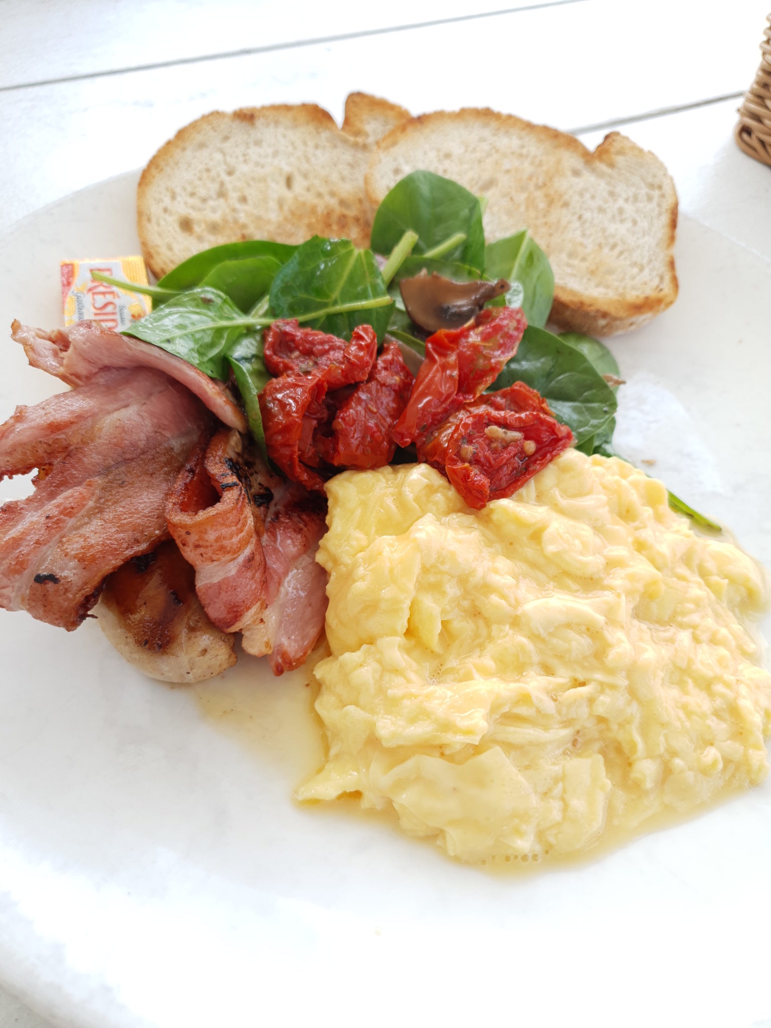 Beach Breakfast – Coastes – | Familytravelog - Life is a kaleidoscope